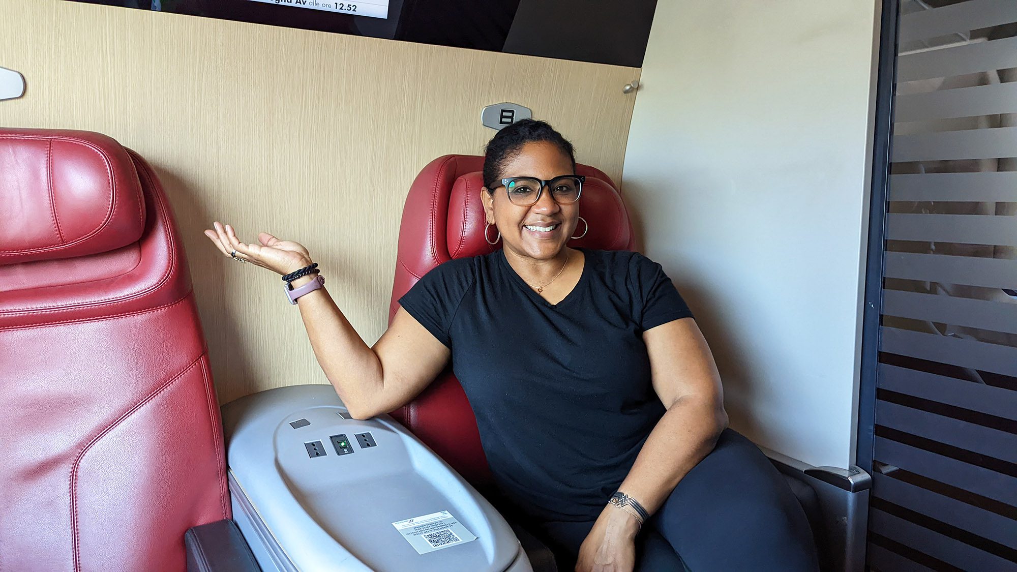 What To Expect In Trenitalia Frecciarossa Salottino Class | Grounded ...